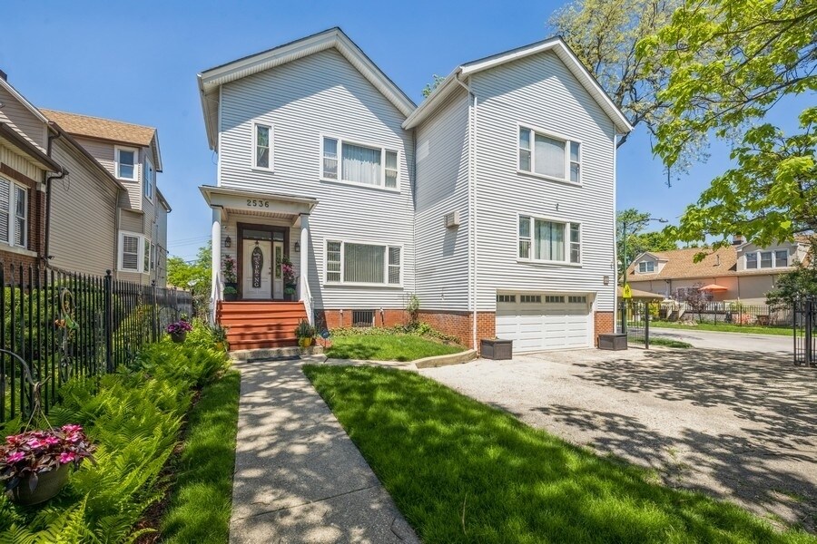 2536 W Logan Blvd, Chicago, IL 60647 - House Rental in Chicago, IL ...