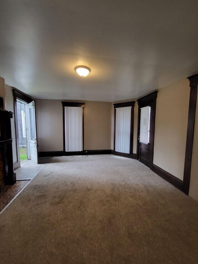 511 E Jackson St Unit Apt. 2 West, Muncie, IN 47305 - Room for Rent in ...