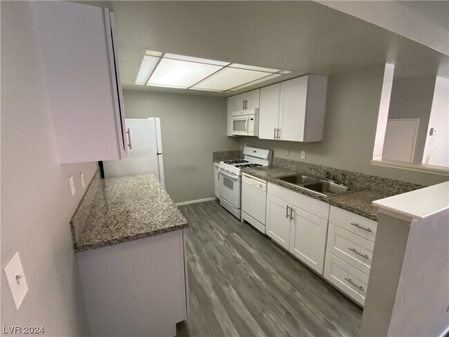 2995 Sunset Rd Unit 220, Las Vegas, NV 89120 - Condo for Rent in Las ...