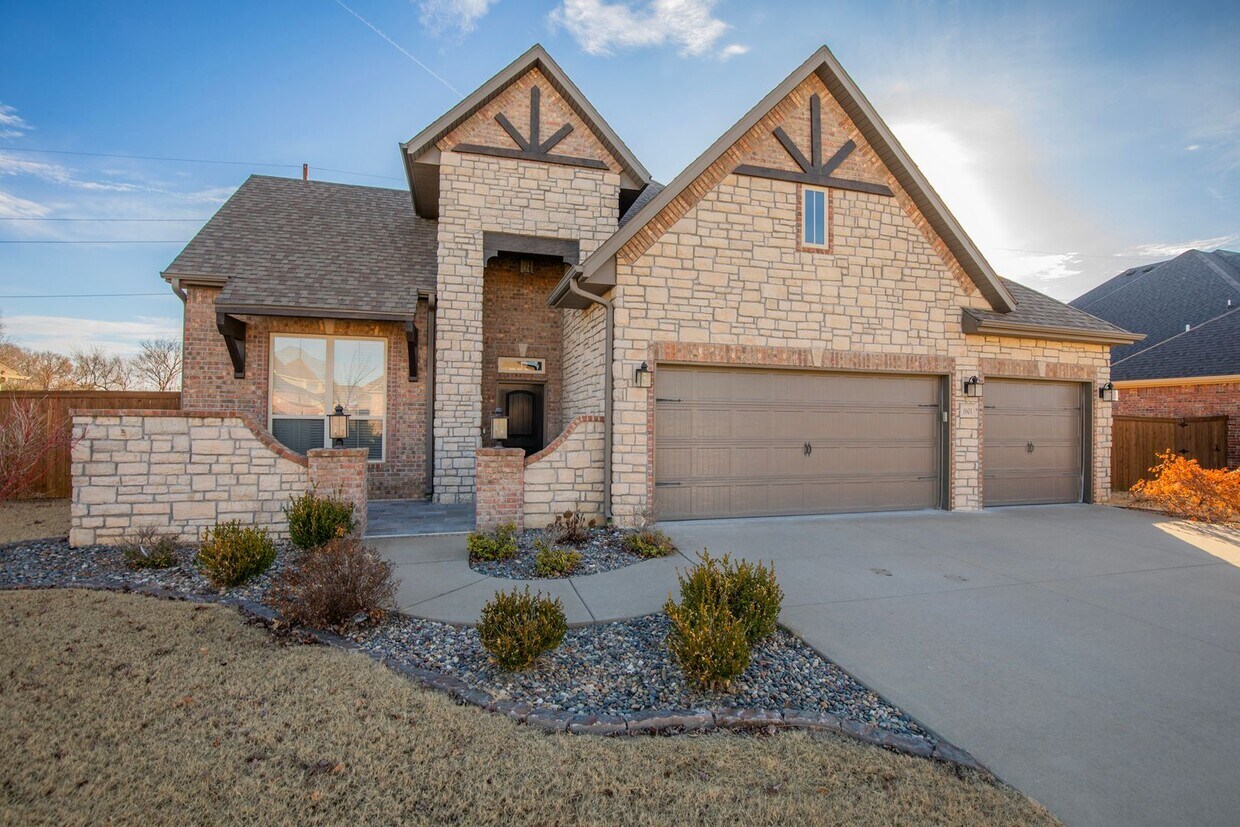 1601 SW Edinburgh Ave, Bentonville, AR 72713 - House Rental in ...