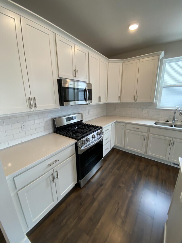 W218N16066 Tiger Lily Dr, Jackson, WI 53037 - House Rental in Jackson ...