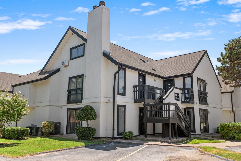 Apartments for Rent with a Swimming Pool Near Briardale | Apartments.com