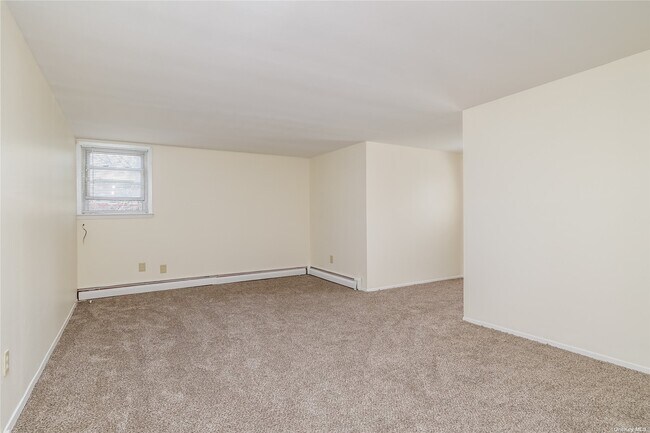 206 Skidmore Rd, North Babylon, NY 11703 - House Rental in North ...