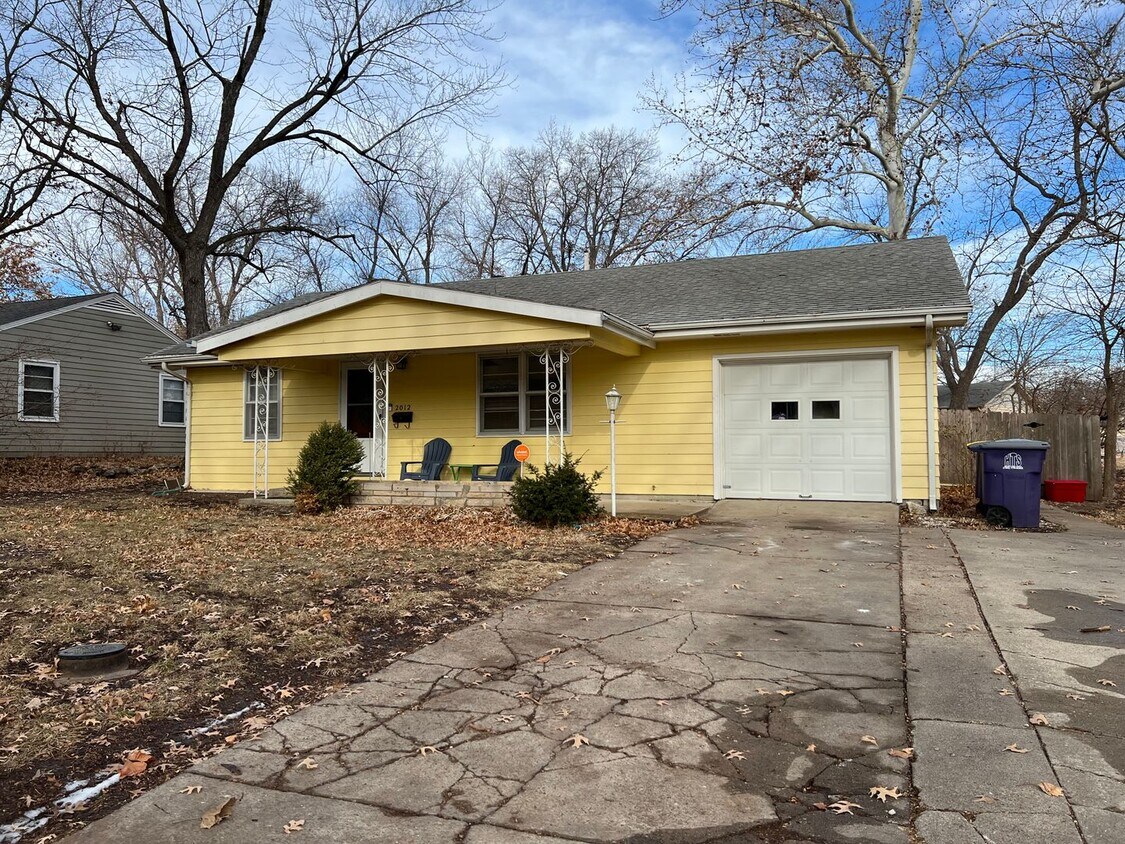 2012 College View Rd, Manhattan, KS 66502 - House Rental in Manhattan ...