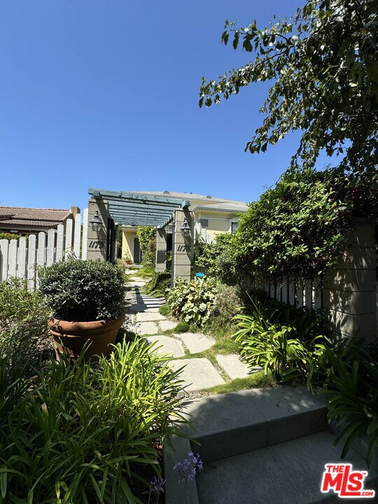 1175 1/2 Masselin Ave, Los Angeles, CA 90019 - Condo for Rent in Los ...