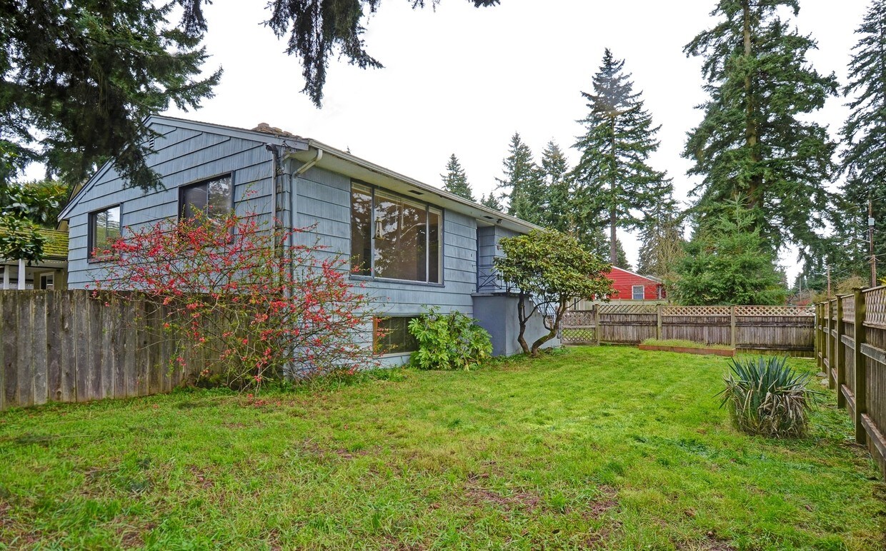 14352 Roslyn Pl N, Seattle, WA 98133 - 14352 Roslyn Pl N Seattle, WA ...