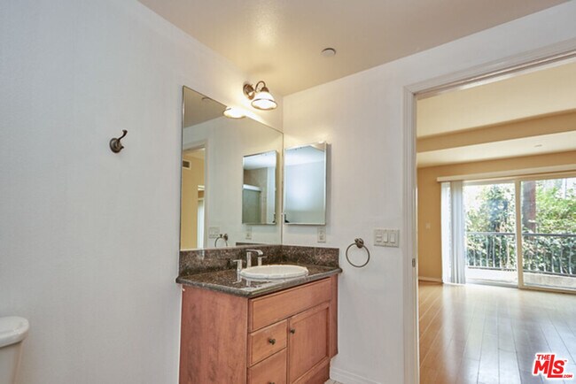 956 S St Andrews Pl Unit 104, Los Angeles, CA 90019 - Condo for Rent in ...