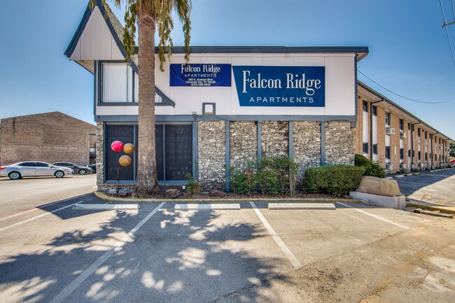 Falcon Ridge Apartments - Apartments in Universal City, TX | Apartments.com