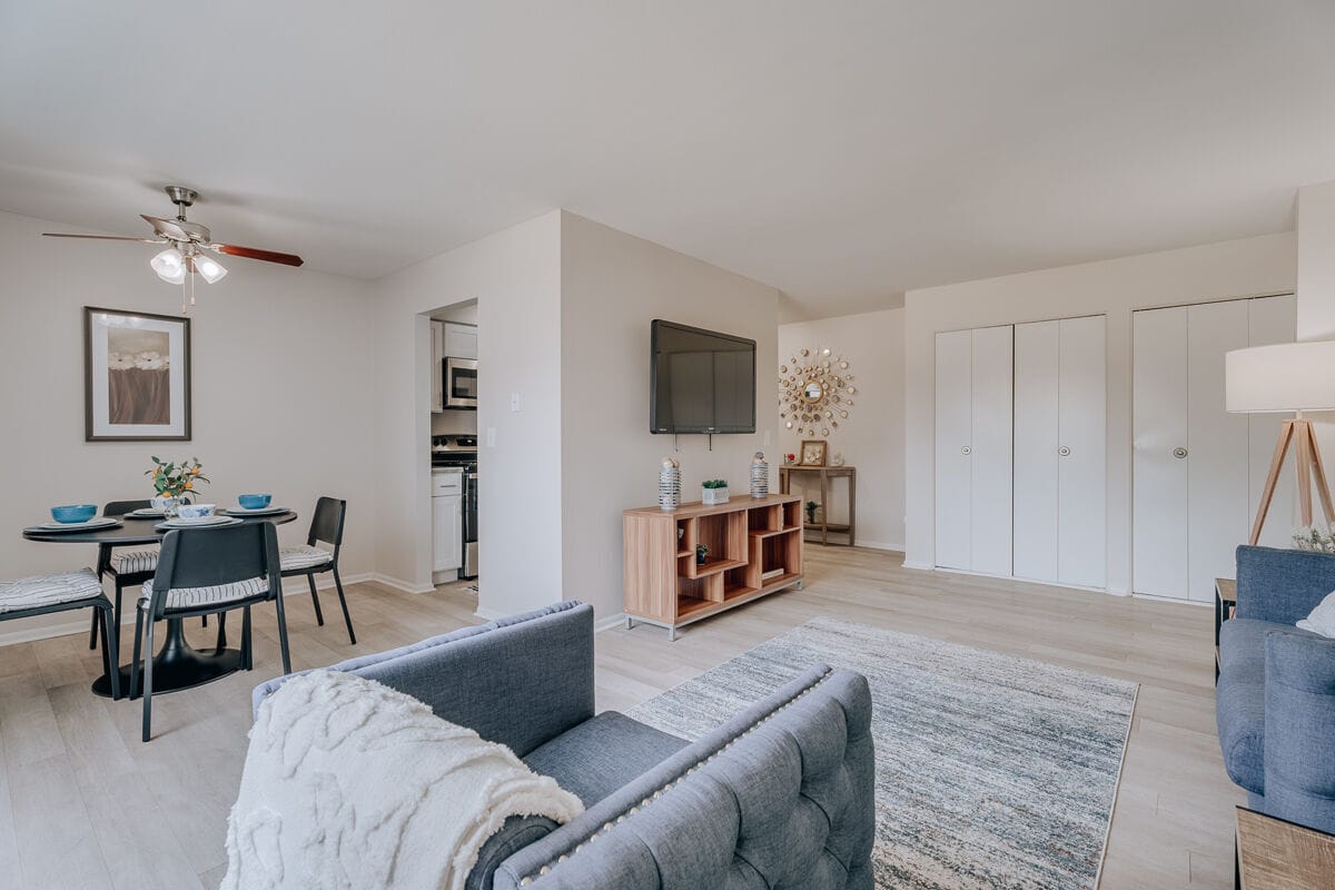 Canterbury Square - 2127 N Lovington Dr Troy, MI 48083 | Apartments.com
