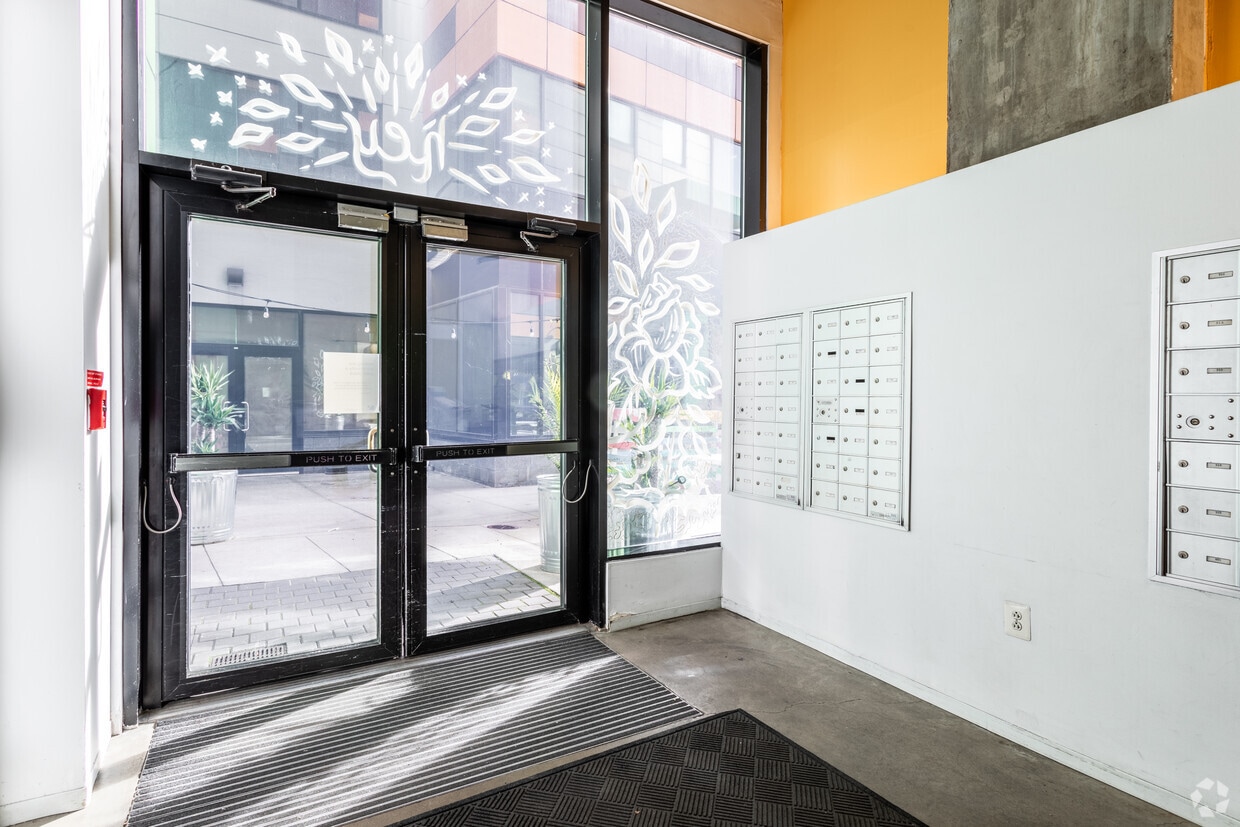 The Hub on Chestnut Street - 3945 Chestnut St Philadelphia, PA 19104 ...