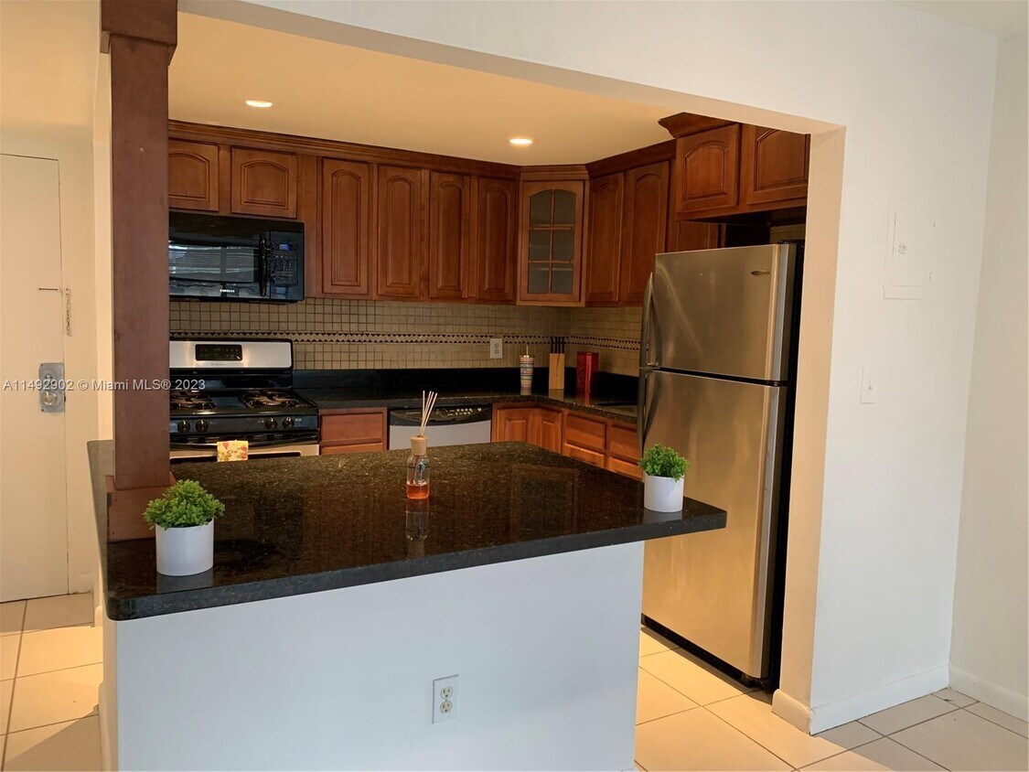 2175 NE 170th St Unit 206, North Miami Beach, FL 33162 - Condo for Rent in North Miami Beach, FL ...