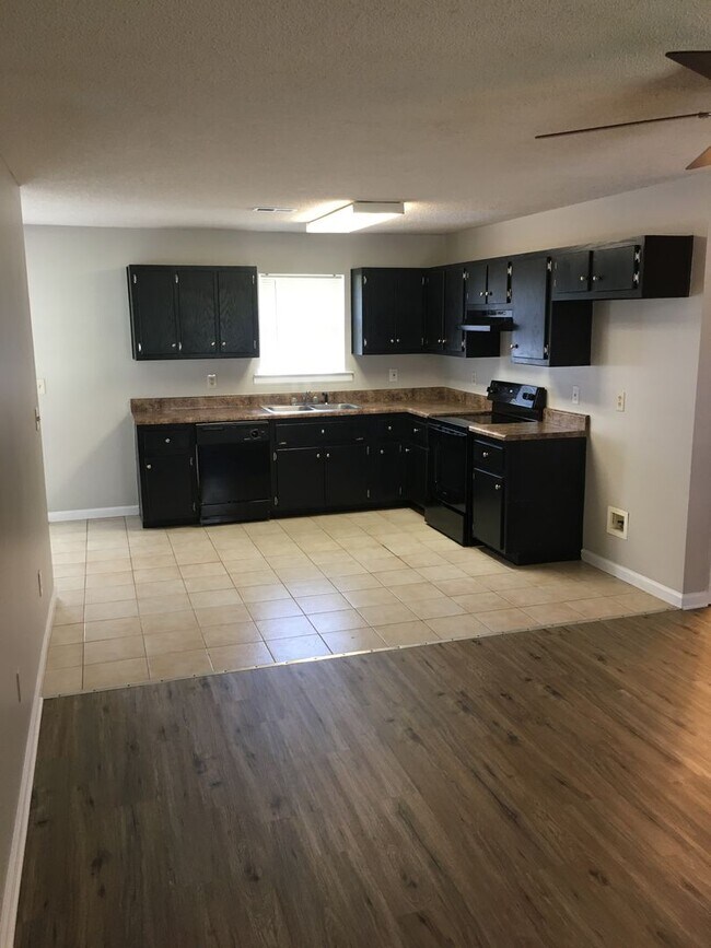 21 Dodd Blvd SE Unit 21 Dodd Blvd. Apt. A, Rome, GA 30161 - Room for ...