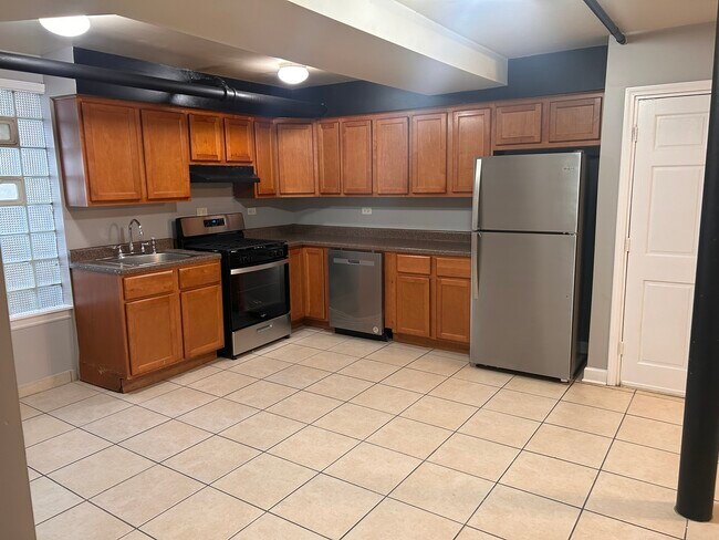 2055 W Touhy Ave, Chicago, IL 60645 - House Rental in Chicago, IL ...