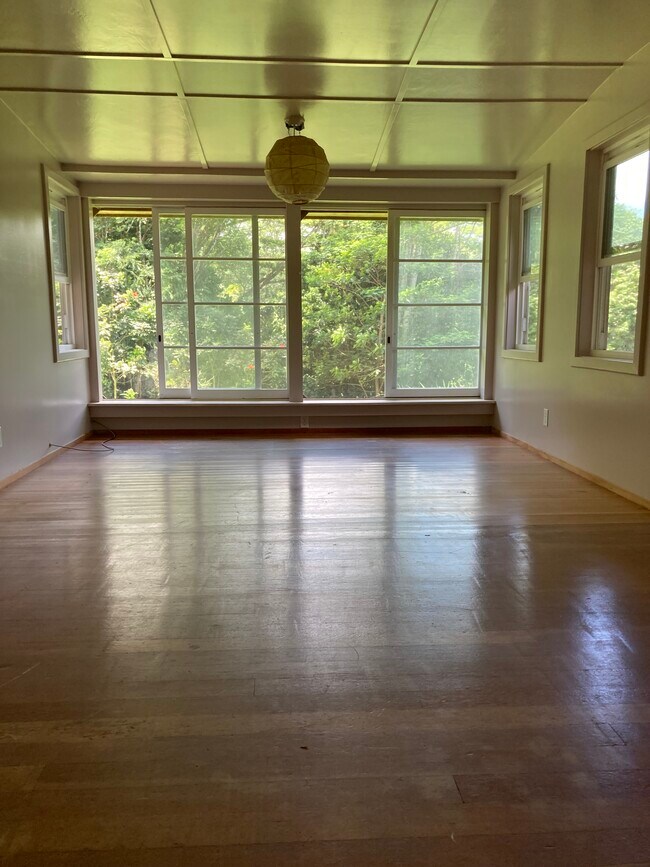 Apartments for Rent with Hardwood Floors in Hilo HI