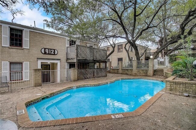 914 E 32nd St Unit 202, Austin, TX 78705 - Condo for Rent in Austin, TX ...