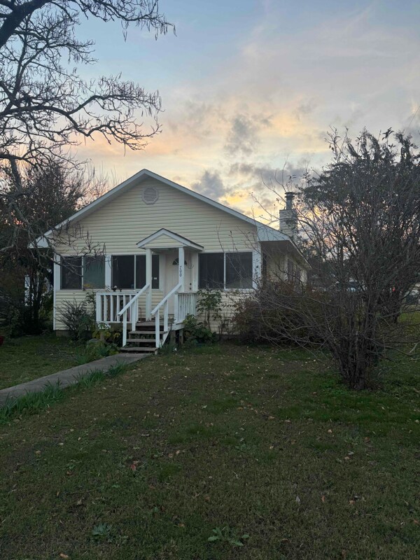Apartments for Rent with Garages in Drasco, AR
