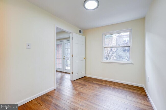 422 N Armistead St Unit 102, Alexandria, VA 22312 - Room for Rent in ...