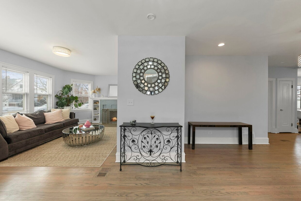 5910 W Roscoe St, Chicago, IL 60634 - House Rental in Chicago, IL ...