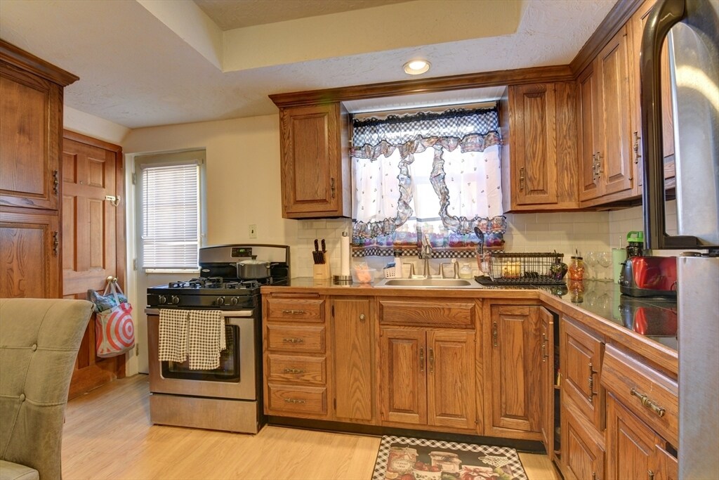 21 Watson Terrace Unit 1st Fl, Quincy, MA 02169 - Room for Rent in ...