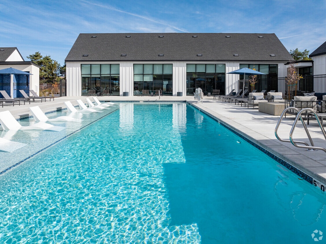 Seasons at Meridian Apartments - 2700 E Overland Rd Meridian, ID 83642 ...