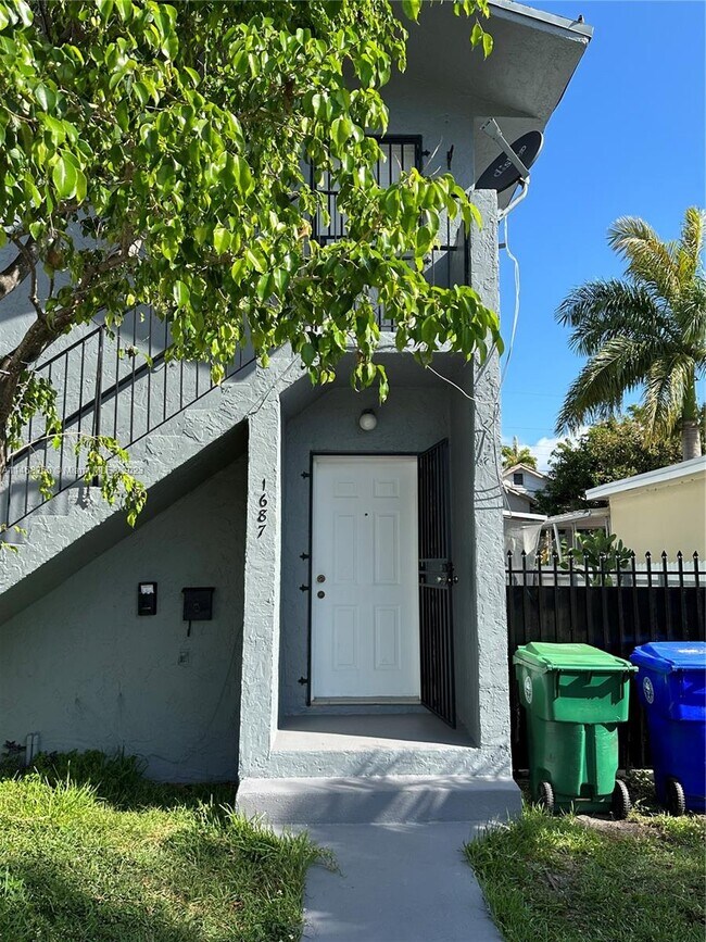1687 SW 10th St Unit Lower, Miami, FL 33135 - Room for Rent in Miami ...