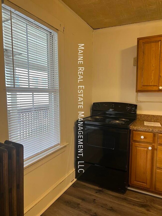 591 Main St Unit 11, Bangor, ME 04401 - Room for Rent in Bangor, ME ...