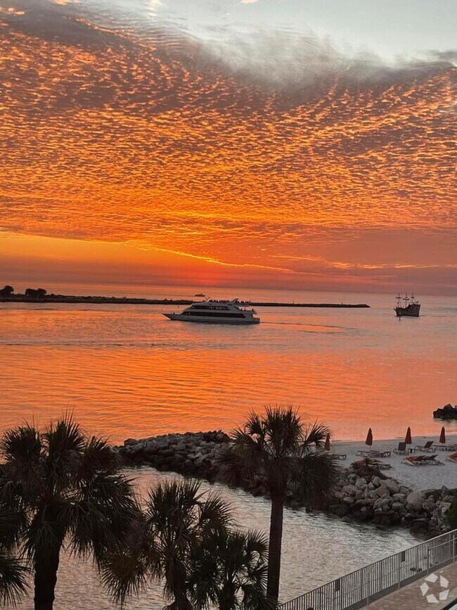 Downtown Clearwater Apartments for Rent with High Ceilings - Clearwater ...