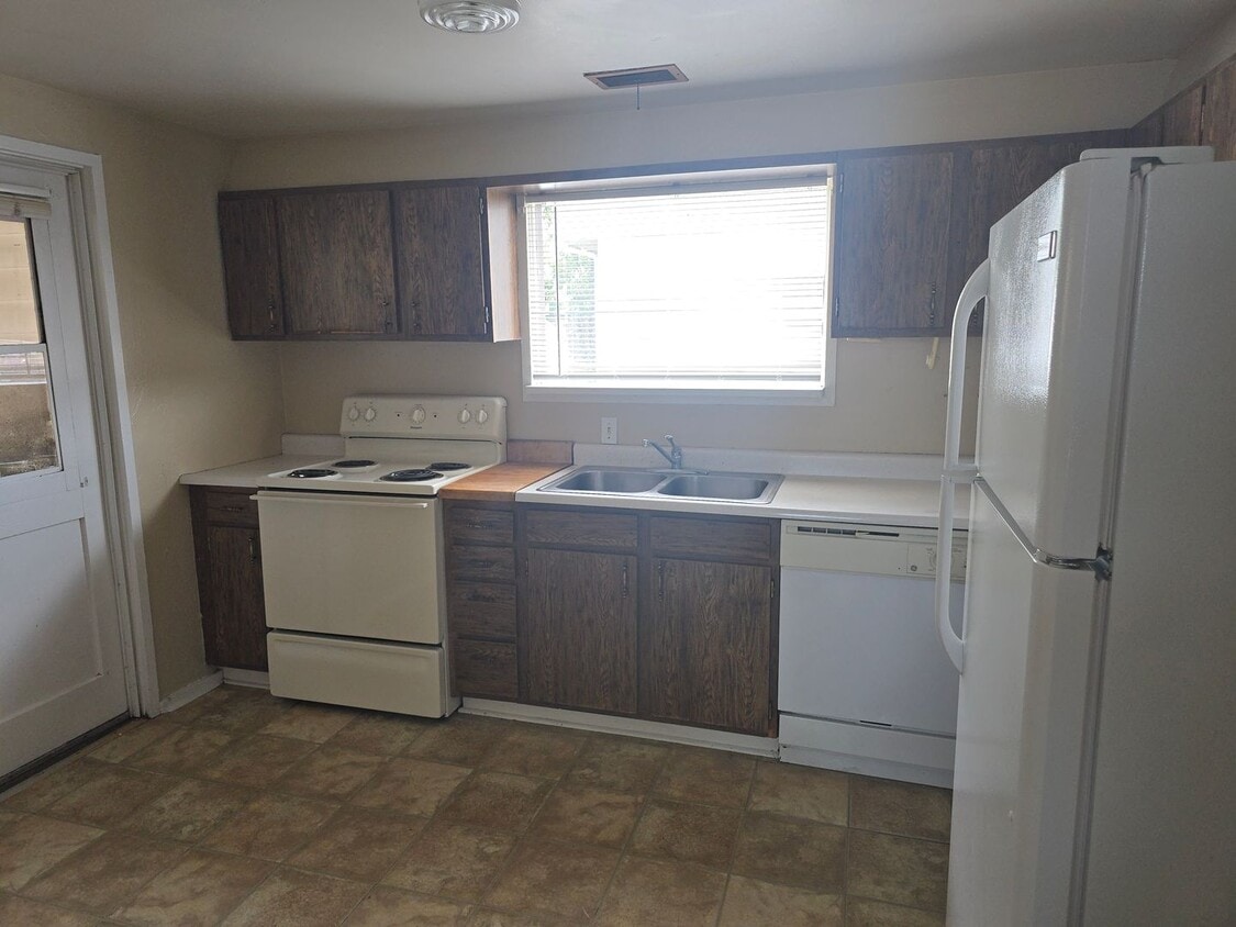 1245 Pinyon Ave Unit A, Grand Junction, CO 81501 - Room for Rent in ...