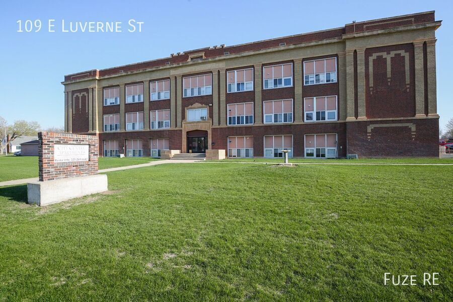 109 E Luverne St, Luverne, MN 56156 - Room for Rent in Luverne, MN ...