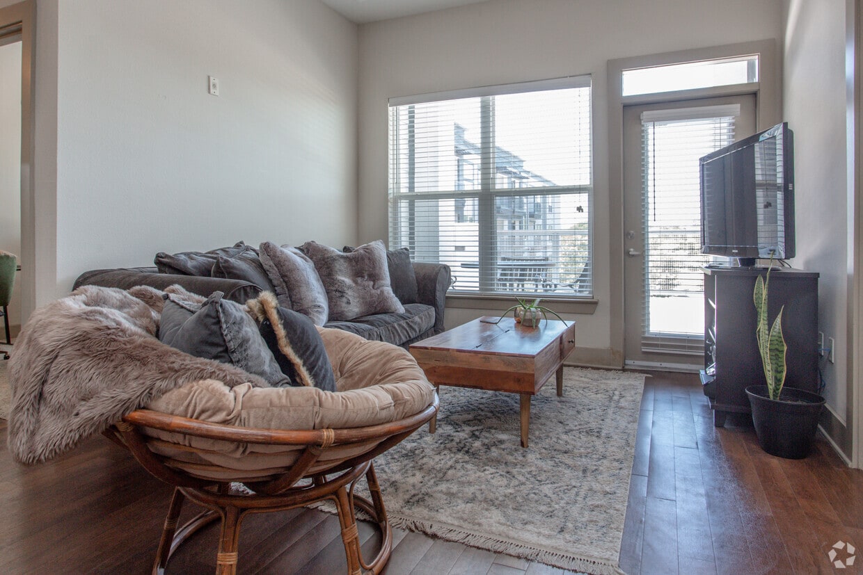 Lofts at Wolf Pen Creek - 614 Holleman Dr E College Station, TX 77840 ...