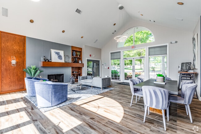 Apartments for Rent with Hardwood Floors in Kingsbrook Townhomes ...