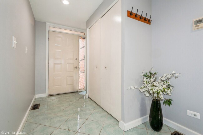 1351 S Clark St, Chicago, IL 60605 - Townhome Rentals in Chicago IL ...