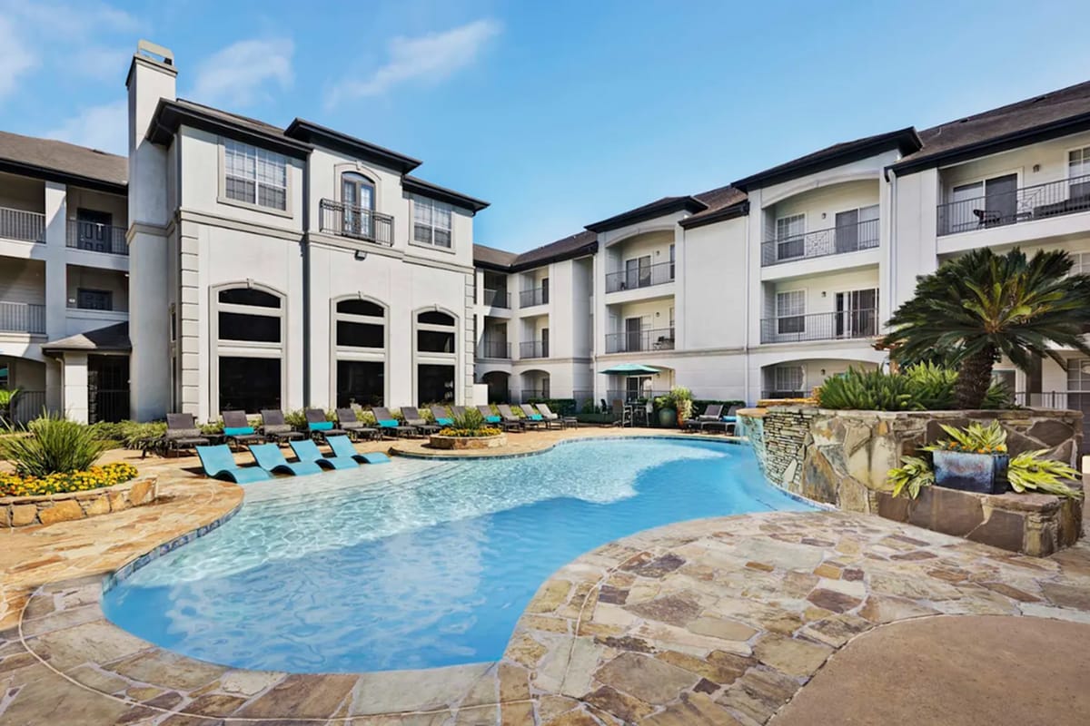 Hadley Midtown - 2303 Louisiana St Houston, TX 77006 | Apartments.com