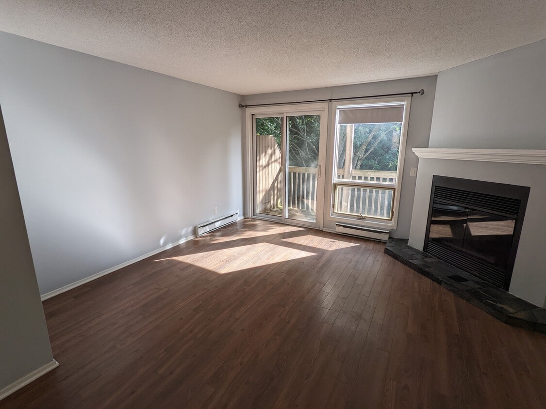 6824 Jeanne D'arc Blvd N Unité B, Ottawa, ON K1C 6G1 - Appartement à ...