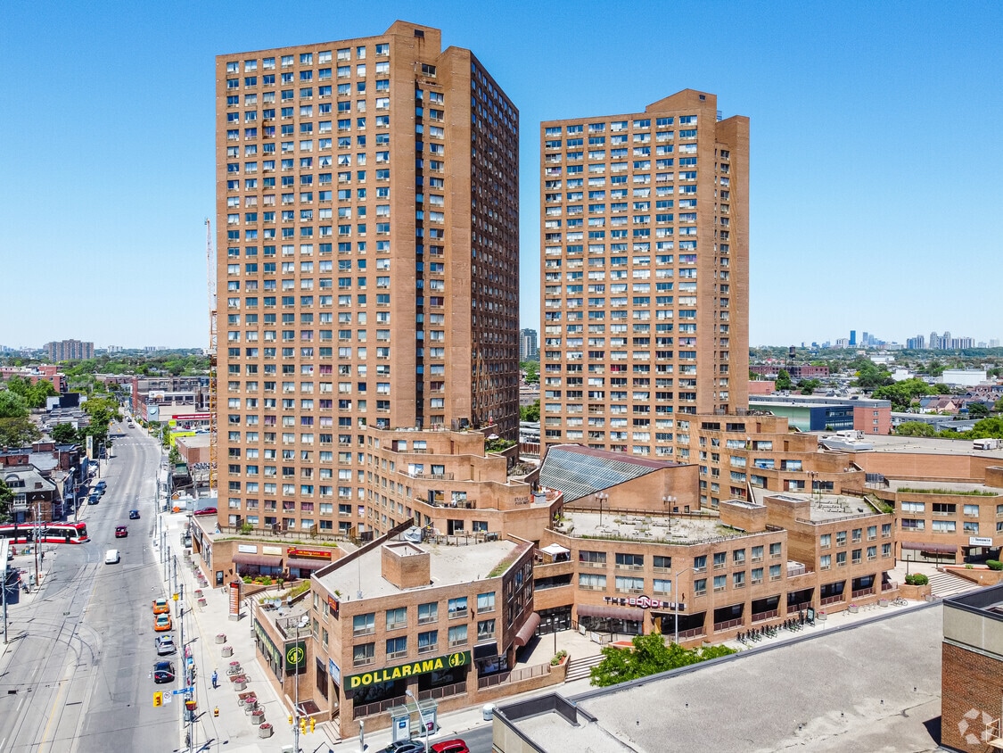 Toronto, Canada : r/UrbanHell