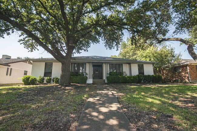 Hillview Terrace Apartments for Rent with a Walk-In Closet - Dallas, TX ...