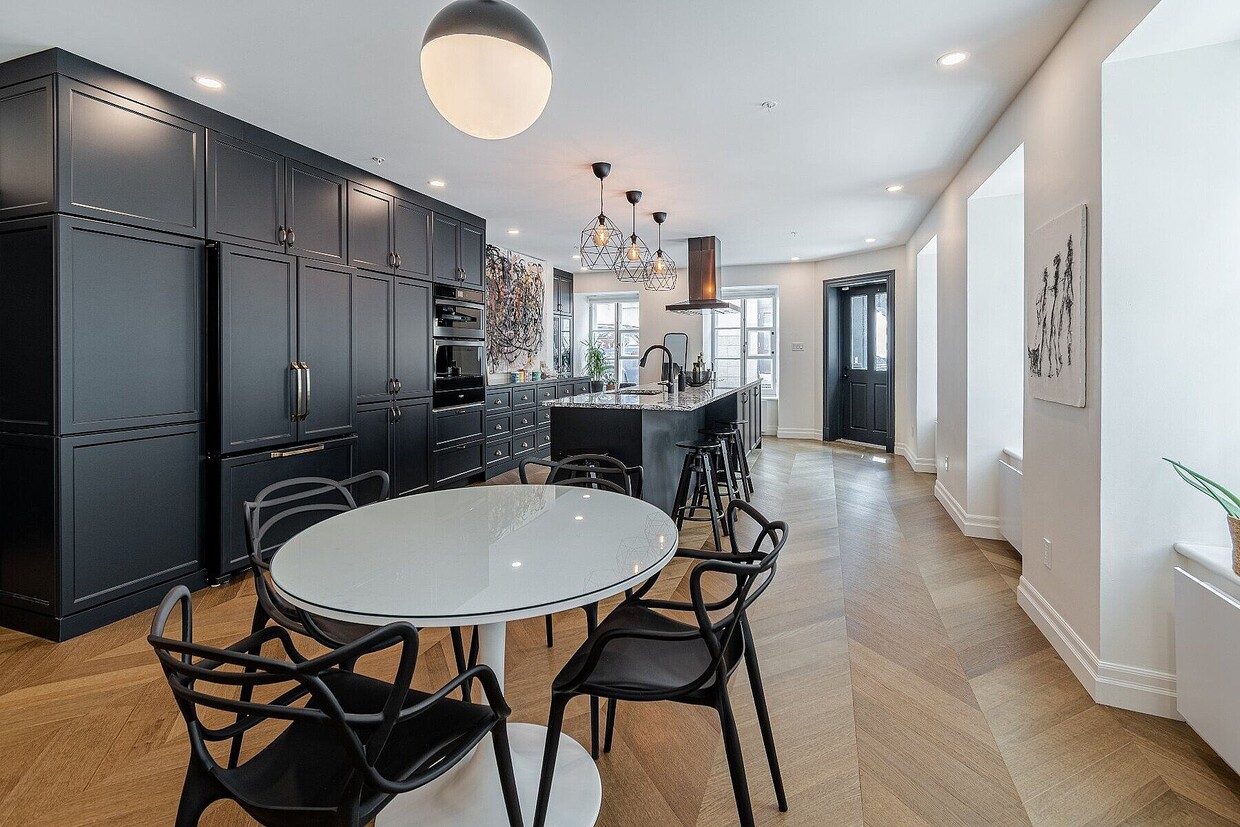 16 Rue Couillard Unit 101, La Cité, QC G1R 3S9 - Condo for Rent in La ...