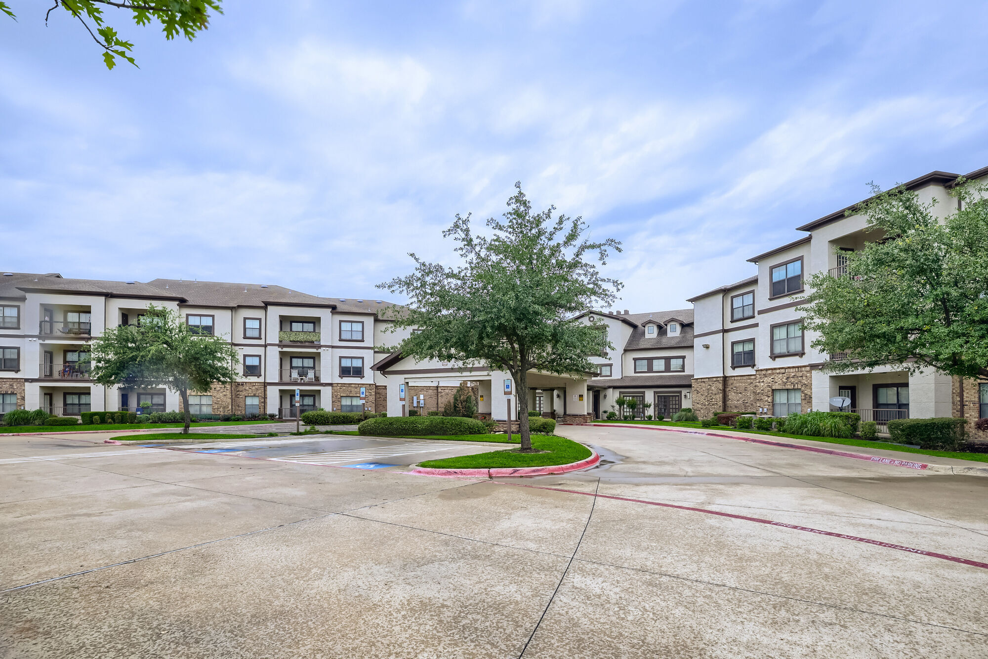 Lindbergh Parc - 5600 Azle Ave Fort Worth, TX 76106 | Apartments.com