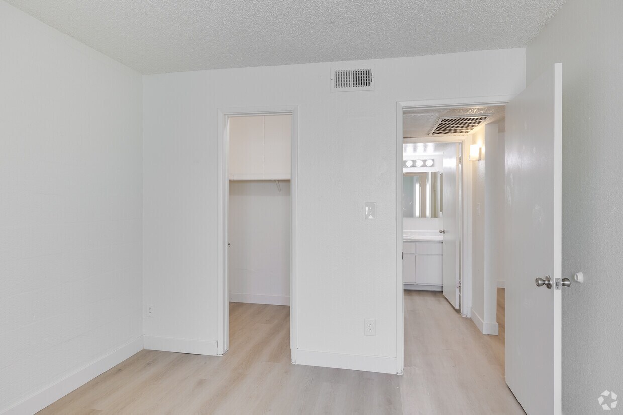 San Rivello - 5333 E Thomas Rd Phoenix, AZ 85018 | Apartments.com