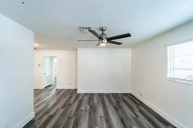 4152 SW 24th Ct Townhome | Florida Atlantic University | Off-Campus ...