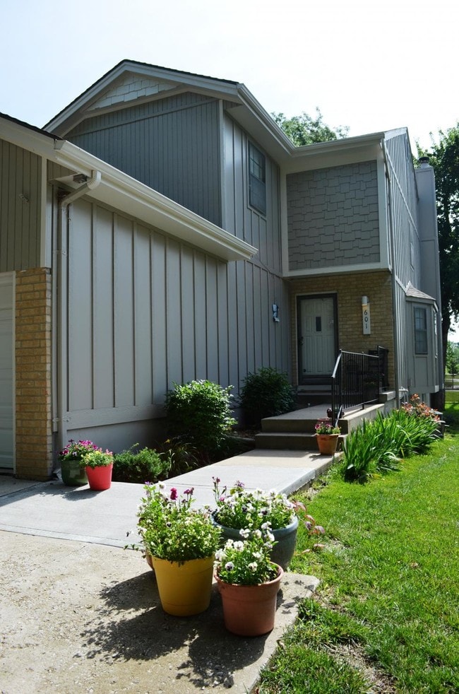 Apartments for Rent with Yard Near Unity Village MO | Apartments.com