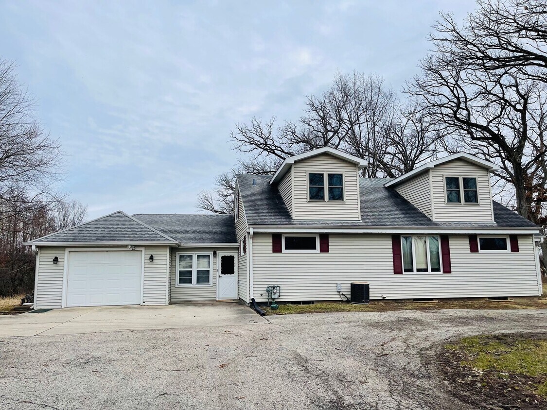39357 Illinois Rte 59, Lake Villa, IL 60046 - House Rental in Lake Villa, IL | Apartments.com