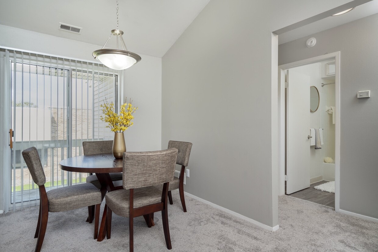 Clinton Place Apartments - 42566 Clinton Place Dr Clinton Township, MI ...