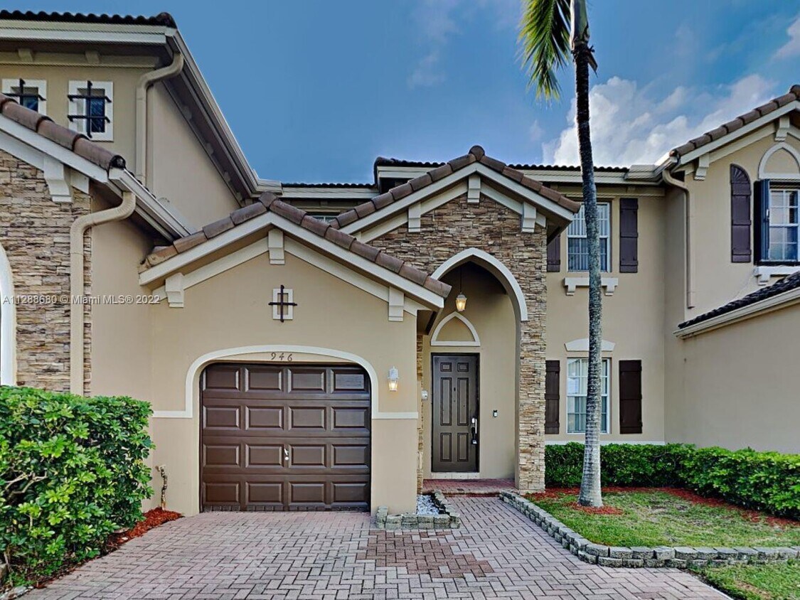 946 SW 153rd Ct, Miami, FL 33194 - Townhome Rentals in Miami FL | Apartments.com