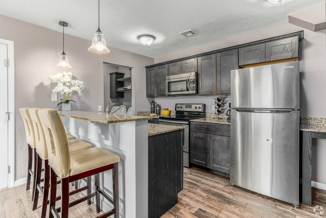 Avista of Edmond - 1730 E 2nd St Edmond, OK 73034 | Apartments.com