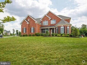 Lenah Mill Apartments for Rent with a Swimming Pool - Aldie, VA ...