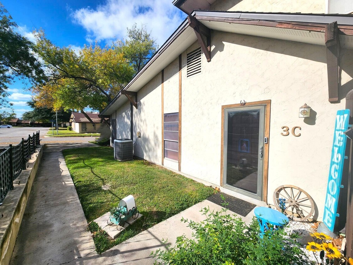 100 Royal Way Dr Unit 3C, Del Rio, TX 78840 - Condo for Rent in Del Rio ...