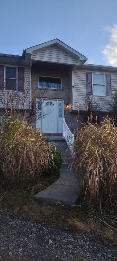 106 Cougar Ln, Claridge, PA 15623 - House Rental in Claridge, PA ...