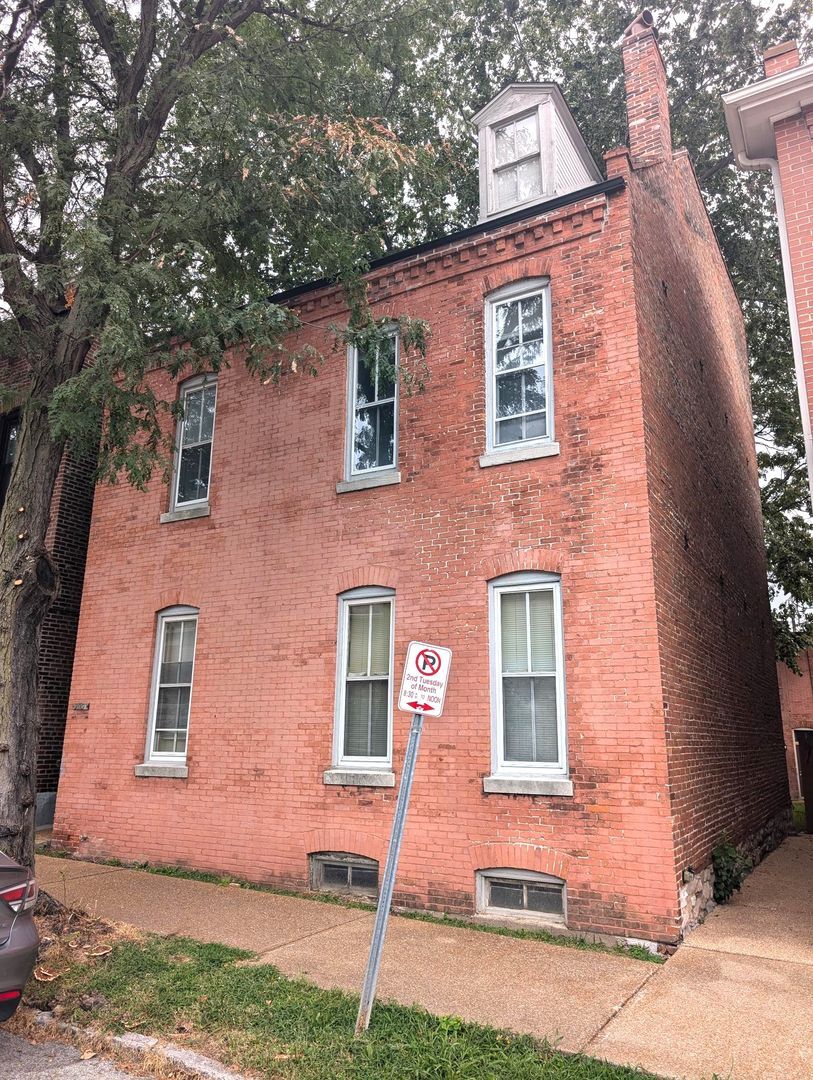 2110 S 11Th St Unit 2110-A South 11th, St. Louis, MO 63104 - Room for ...