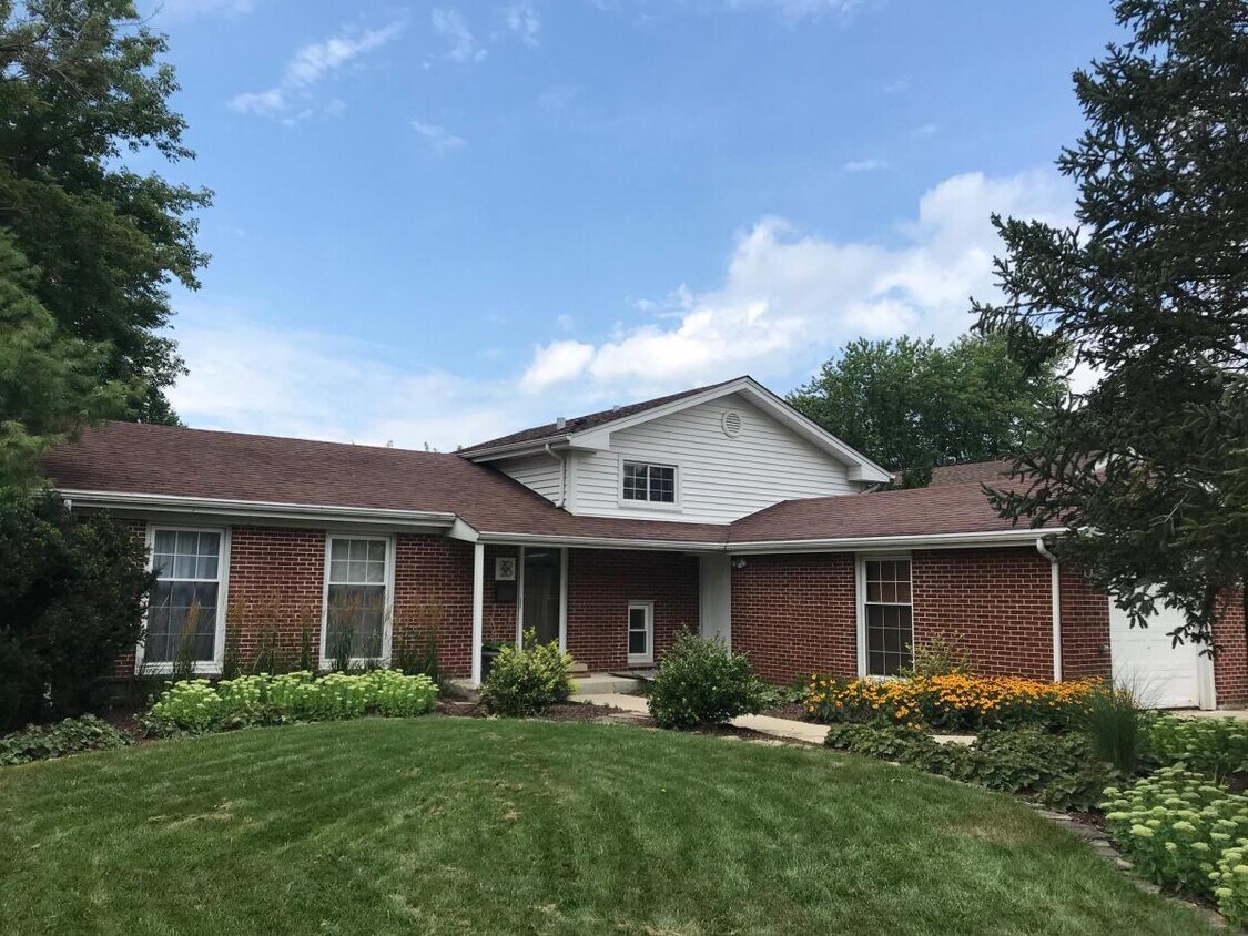 2020 N Kennicott Dr, Arlington Heights, IL 60004 - House Rental in ...